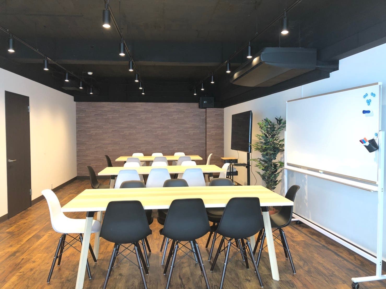 ⭐️エマ梅田⭐︎オシャレマルチスペース⭐︎70㎡！50名収容可能♫55インチモニター、WiFi完備♪の写真12