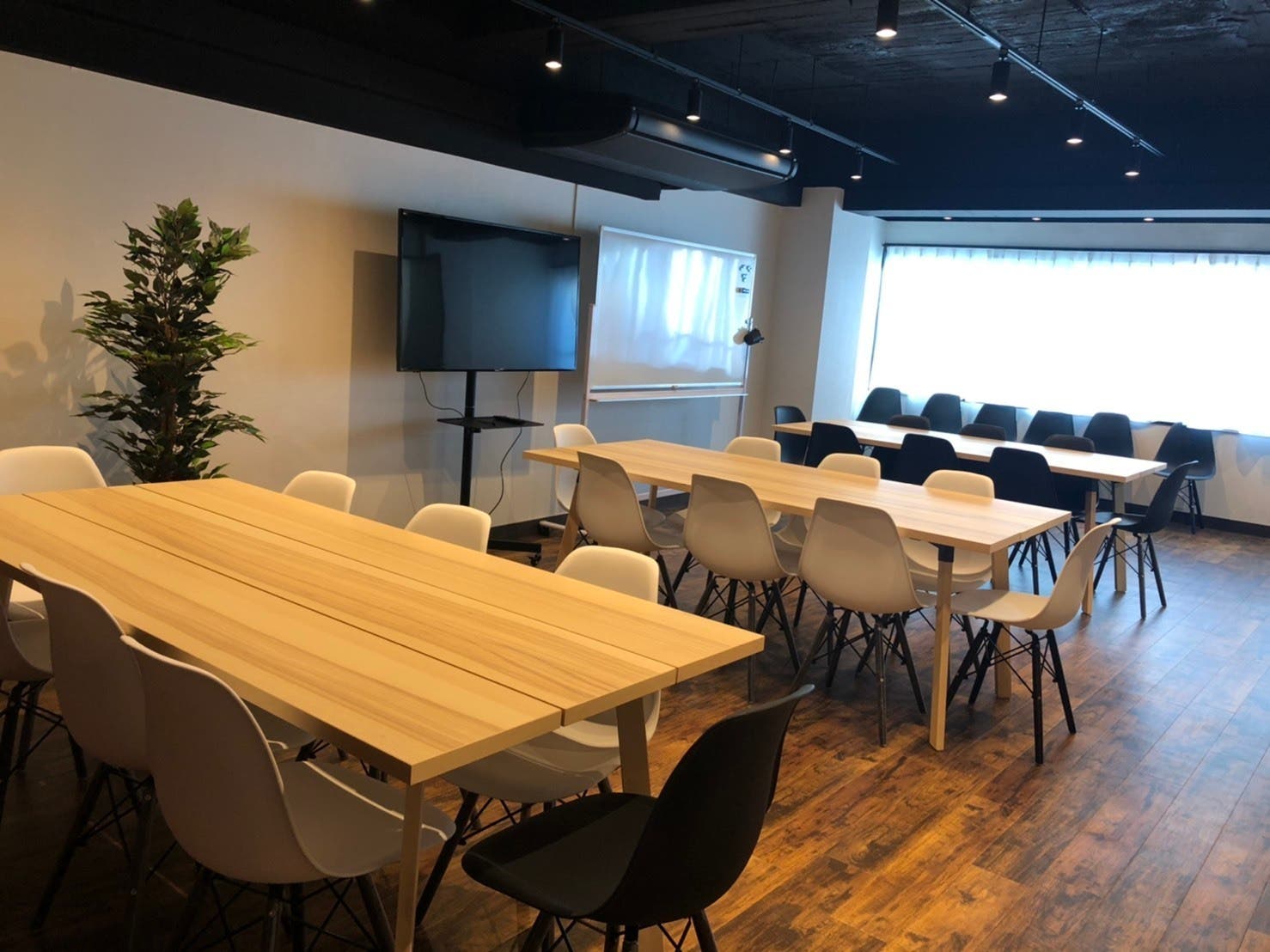 ⭐️エマ梅田⭐︎オシャレマルチスペース⭐︎70㎡！50名収容可能♫55インチモニター、WiFi完備♪の写真14