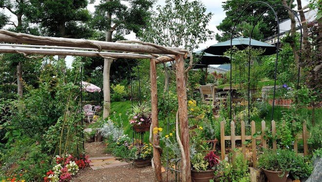 【200坪のガーデン】300種の草木が彩る秘密の庭|山の上の元ペンションの広々空間を1棟丸ごと完全貸切|の写真11