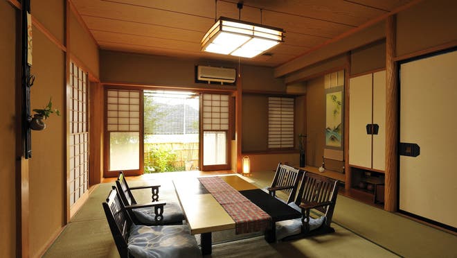 【200坪のガーデン】300種の草木が彩る秘密の庭|山の上の元ペンションの広々空間を1棟丸ごと完全貸切|の写真5