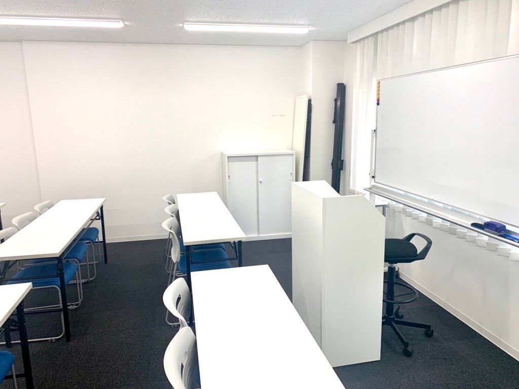 ★新宿T-spaceⅡ★最大３８名迄使用可能！新宿三丁目駅より徒歩１分の格安貸会議室！の写真5