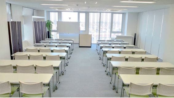 吉祥寺駅から4分!42名収容の自然光の心地よい会議室/大会議室の写真1
