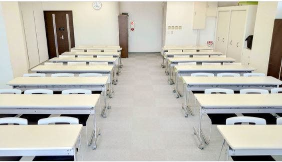 吉祥寺駅から4分！42名収容の自然光の心地よい会議室/大会議室の写真2