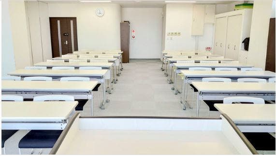 吉祥寺駅から4分！42名収容の自然光の心地よい会議室/大会議室の写真3