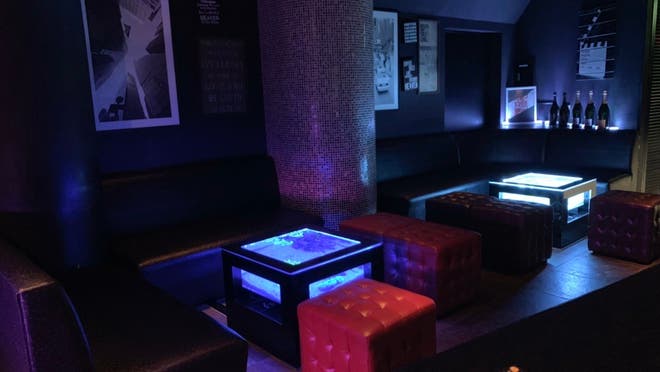 魚が泳いでるテーブル水槽が魅力的な高級感溢れる個室スペース!女子会・パーティ・オフ会・撮影などに!の写真1