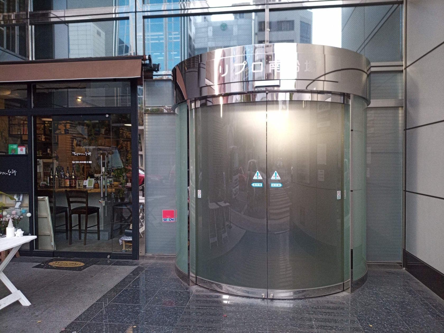 駅近2分『大阪でファンミならココ！』ステージ高60ｃｍ 天井４ｍ 幅６ｍ 見やすい舞台のあるライブ会場ですの写真11