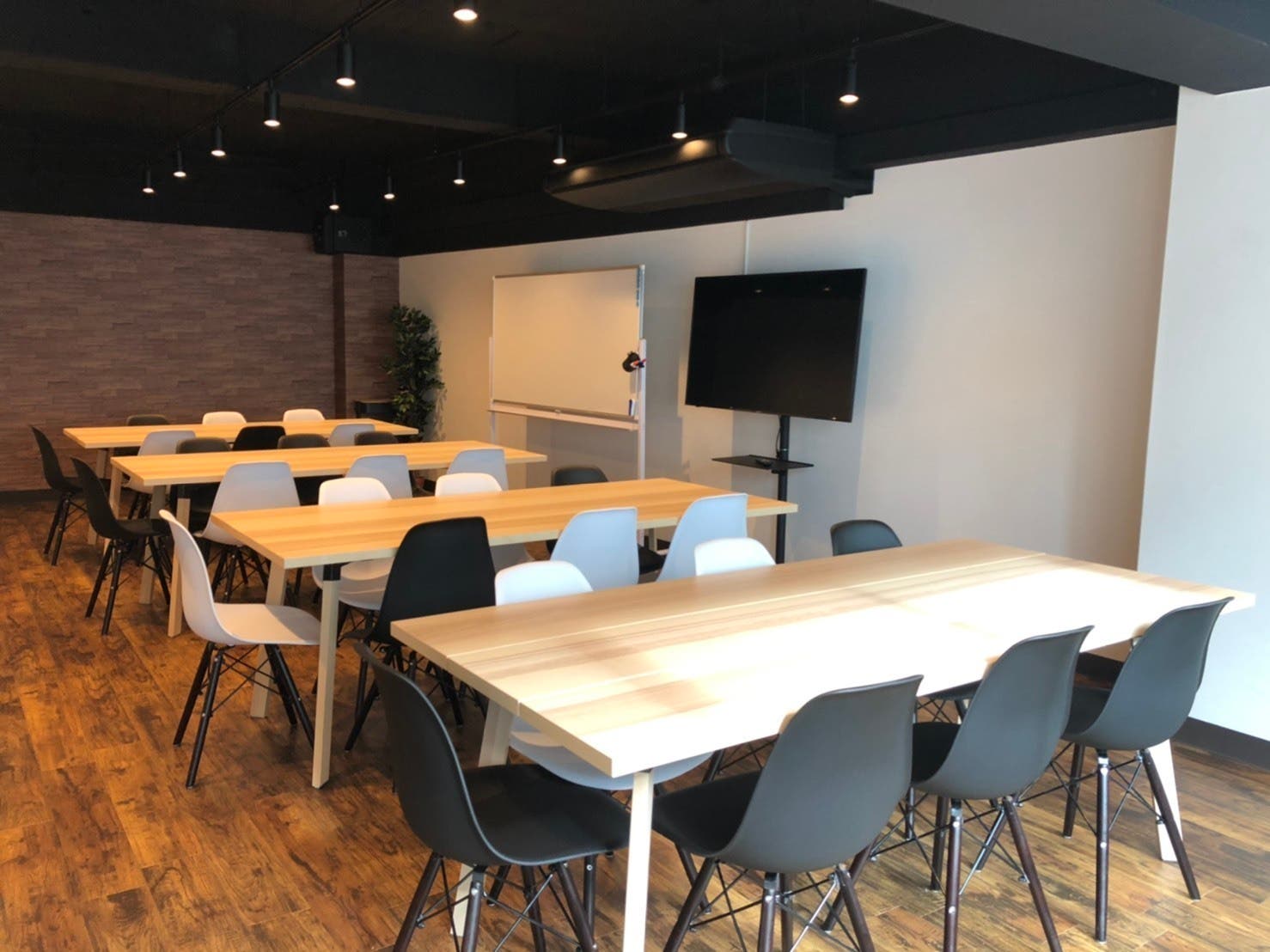 ⭐️エマ梅田⭐︎オシャレマルチスペース⭐︎70㎡！50名収容可能♫55インチモニター、WiFi完備♪の写真17