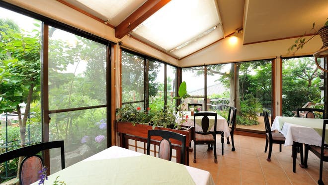 【200坪のガーデン】300種の草木が彩る秘密の庭|山の上の元ペンションの広々空間を1棟丸ごと完全貸切|の写真3