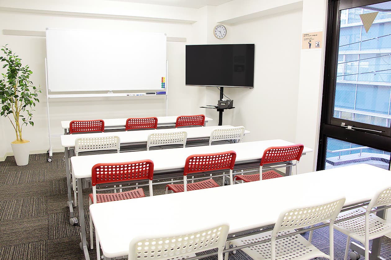 天満橋駅徒歩5分♪49型モニター♪Wi-fi♪1～14名程度♪見学・飲食可♪窓2か所♪会議、商談、面接、オフ会などに最適♪の写真2