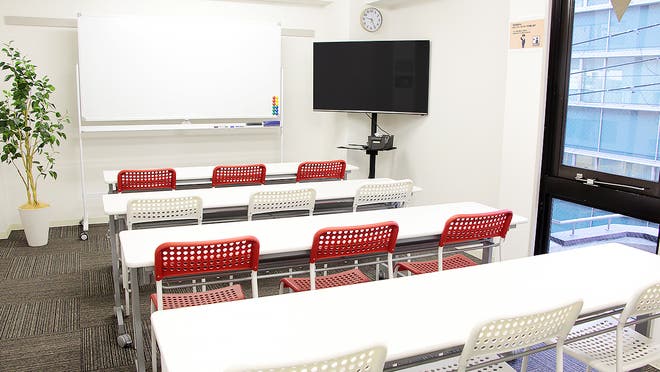 49型モニター♪天満橋駅徒歩5分♪Wi-fi♪1~14名程度♪見学・飲食可♪窓2か所♪会議、商談、面接、オフ会などに最適♪の写真2