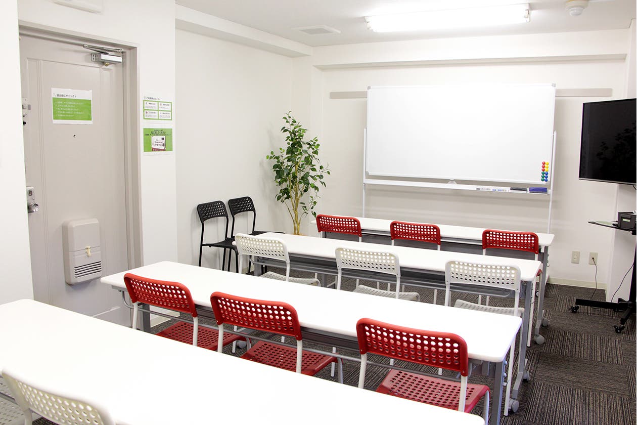 天満橋駅徒歩5分♪49型モニター♪Wi-fi♪1～14名程度♪見学・飲食可♪窓2か所♪会議、商談、面接、オフ会などに最適♪の写真3