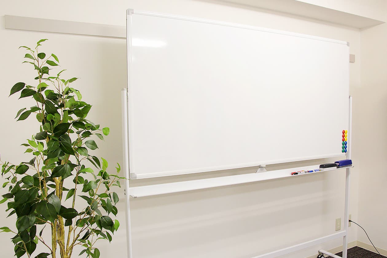 天満橋駅徒歩5分♪49型モニター♪Wi-fi♪1～14名程度♪見学・飲食可♪窓2か所♪会議、商談、面接、オフ会などに最適♪の写真4