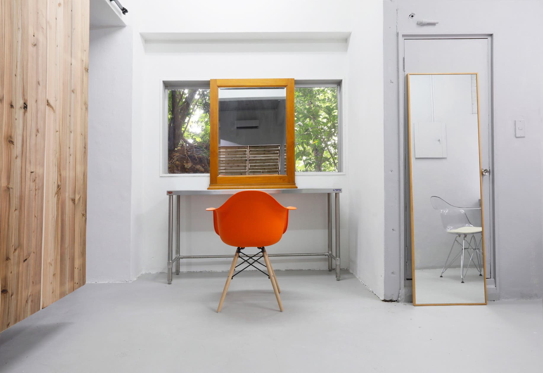 メイクスペース1箇所、自然光での撮影も可。 25坪の広々スペースです。の写真8