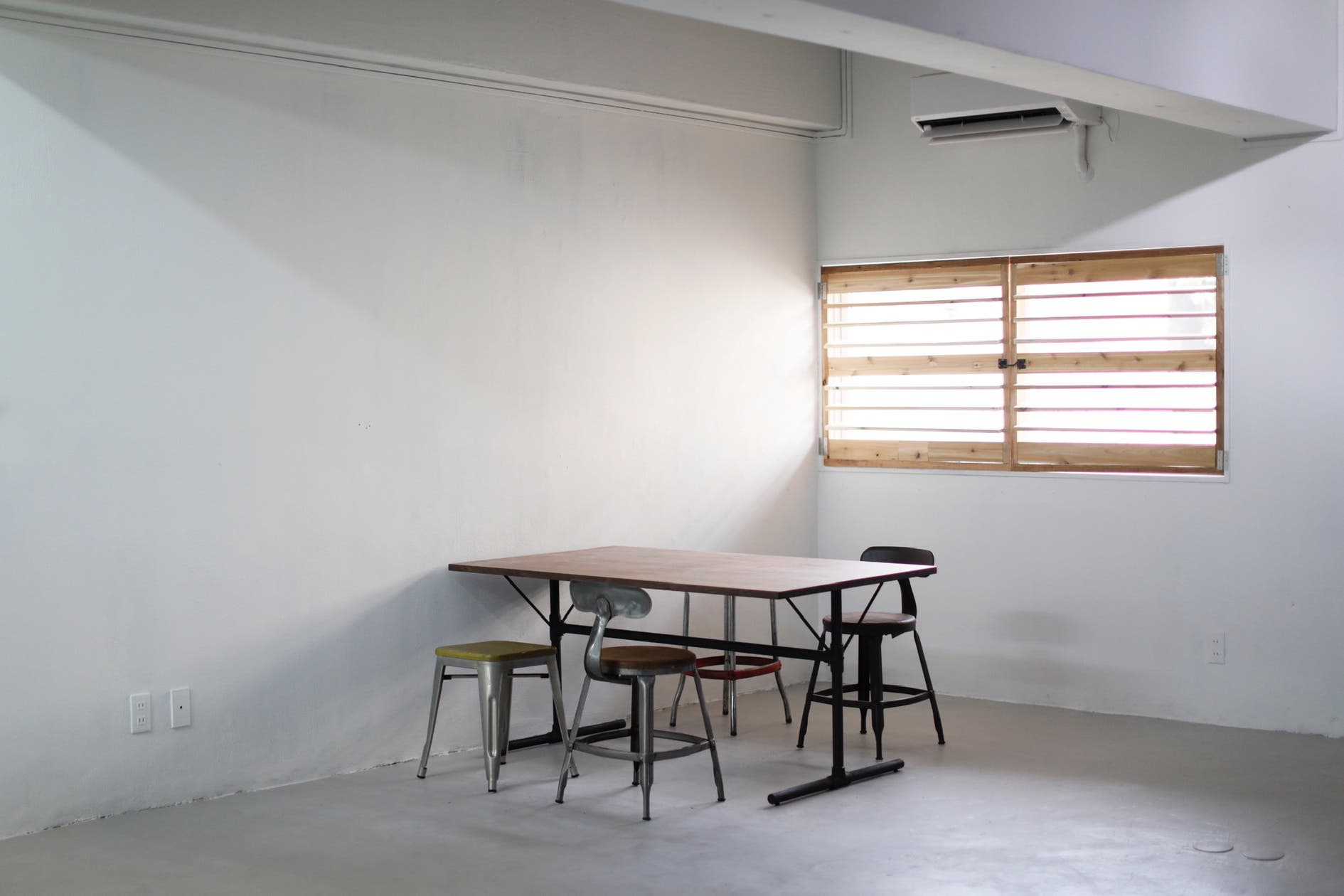 メイクスペース1箇所、自然光での撮影も可。 25坪の広々スペースです。の写真11