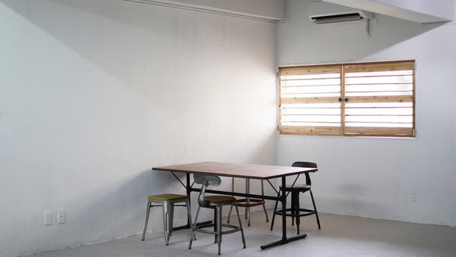 メイクスペース1箇所、自然光での撮影も可。 25坪の広々スペースです。の写真11