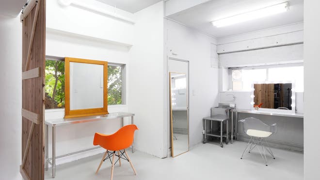 メイクスペース1箇所、自然光での撮影も可。 25坪の広々スペースです。の写真7