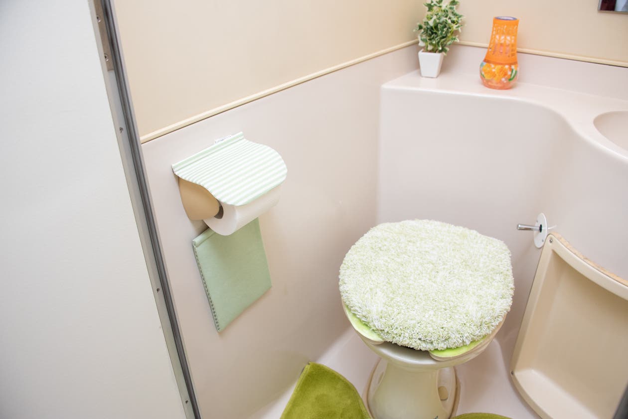 横浜駅2分！★3時間・6時間以上で割引★高速Wi-Fi！24時間営業！明るい完全個室！折り畳み机でレイアト自由！の写真11