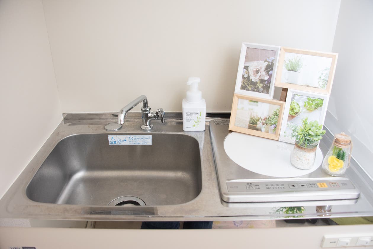 横浜駅2分！★3時間・6時間以上で割引★高速Wi-Fi！24時間営業！明るい完全個室！折り畳み机でレイアト自由！の写真12