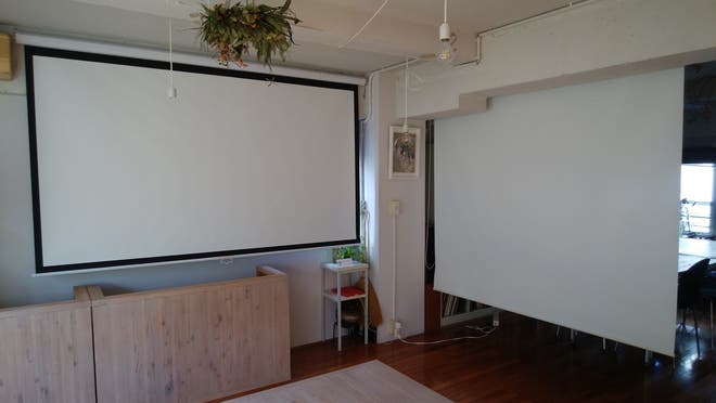 【駅徒歩5分、撮影・収録に】窓からの木漏れ日、大きな本棚が好評。フローリング、大きな窓は開放感があり、風通し抜群。の写真26