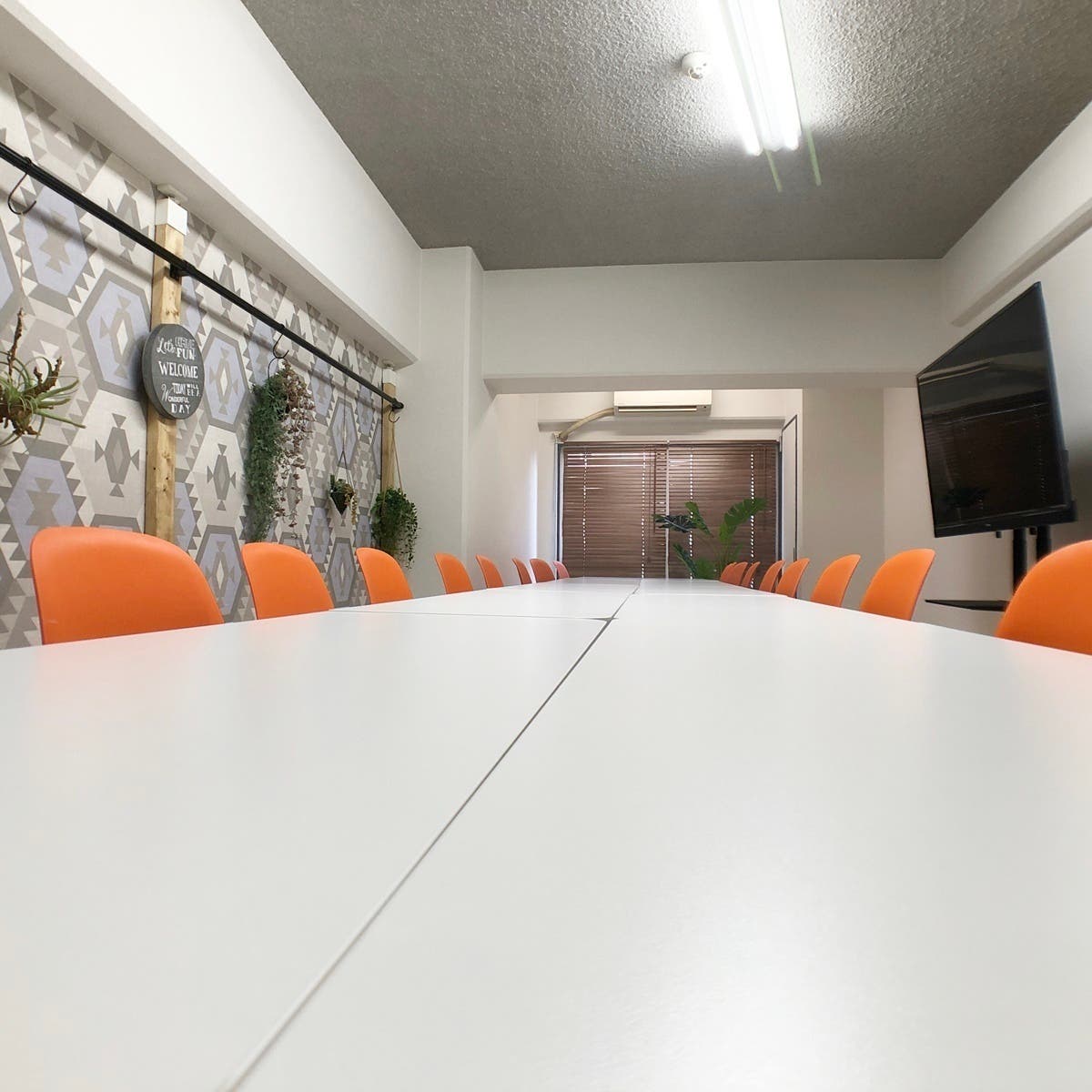 【定期除菌】★新大阪駅から一直線３分で迷わない！★２２名収容●【全て無料】WiFi＆大画面モニター等●会議室シャルム新大阪の写真9