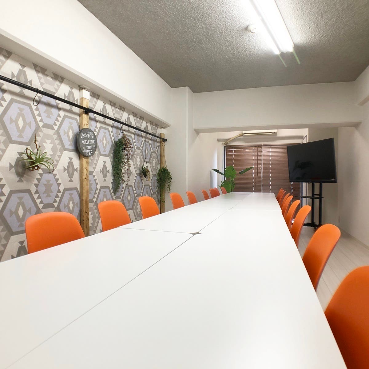 【定期除菌】★新大阪駅から一直線３分で迷わない！★２２名収容●【全て無料】WiFi＆大画面モニター等●会議室シャルム新大阪の写真7