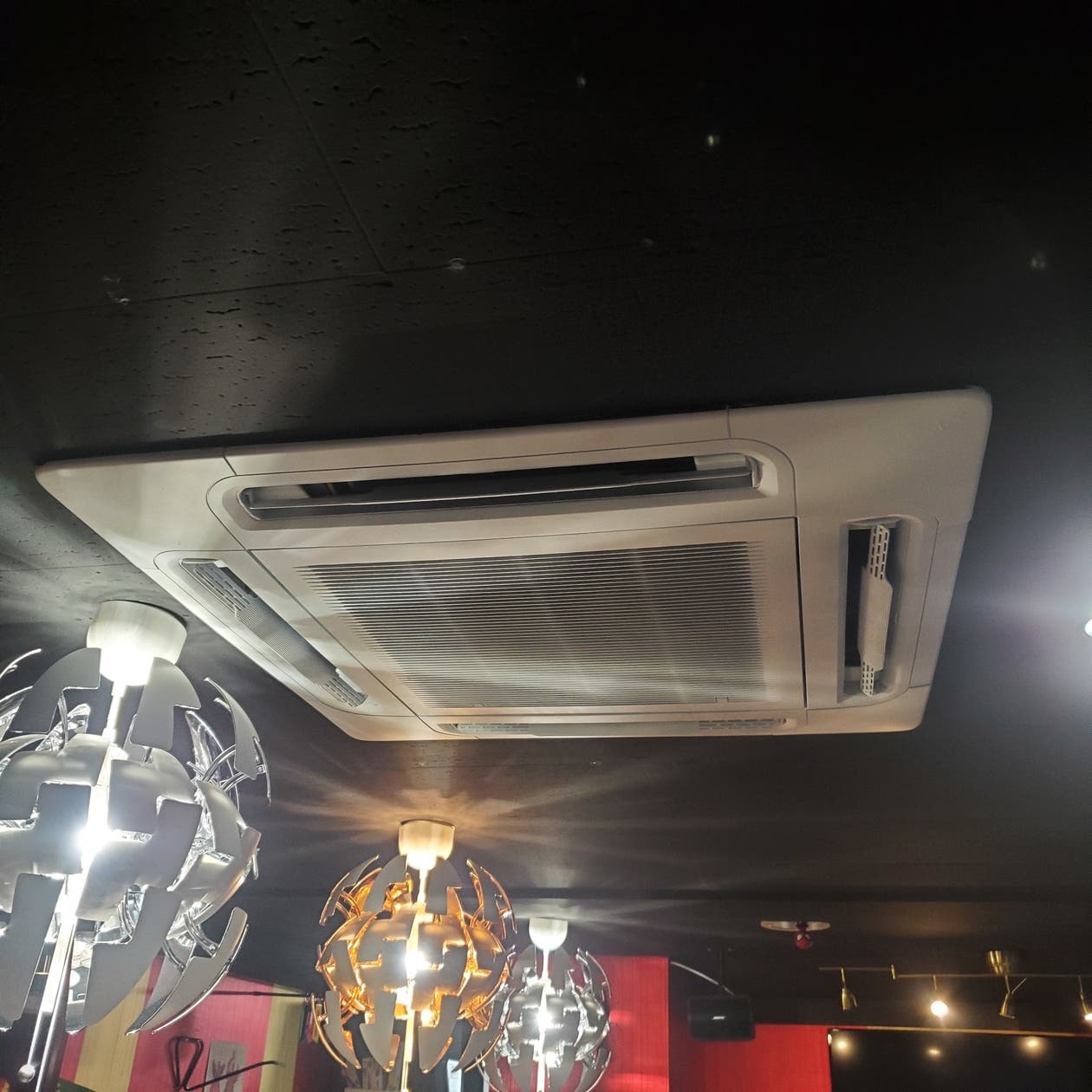 【横浜シールド】加熱式タバコ可🚭カフェ＆バーベースの隠れ家スペースです☕🍷の写真8