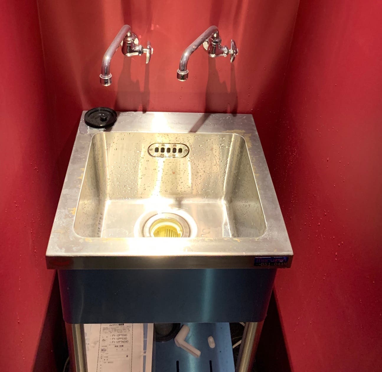 毎回清掃、隠れ家カラオケ完備、除菌グッズ完備、換気できます。の写真13