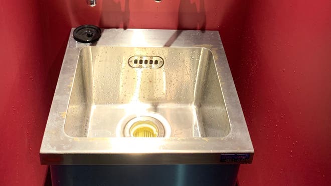 毎回清掃、隠れ家カラオケ完備、除菌グッズ完備、換気できます。の写真13