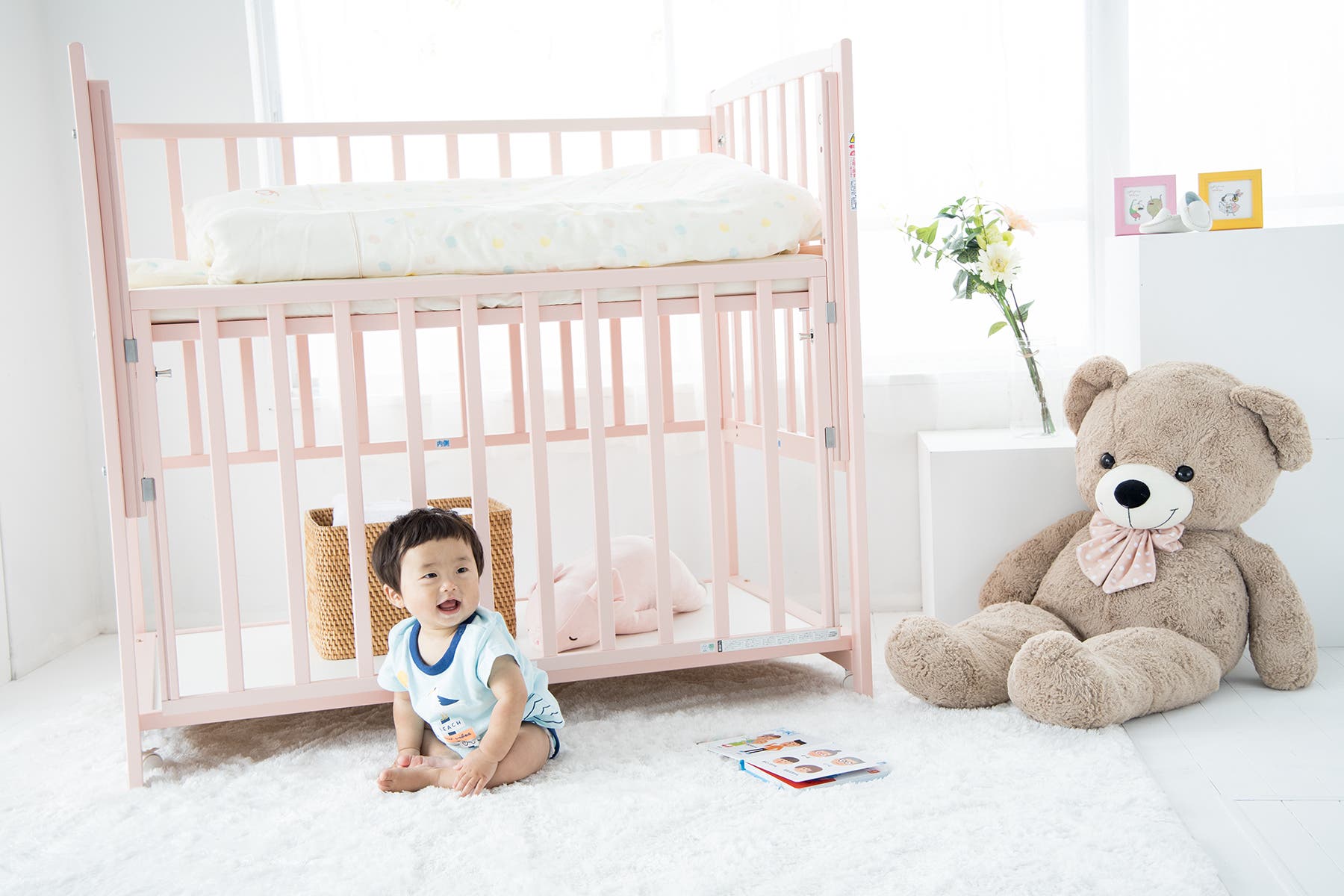 白壁白床、ひろびろ82平米。自然光で一日中キレイに撮影できる新宿のハウススタジオの写真15