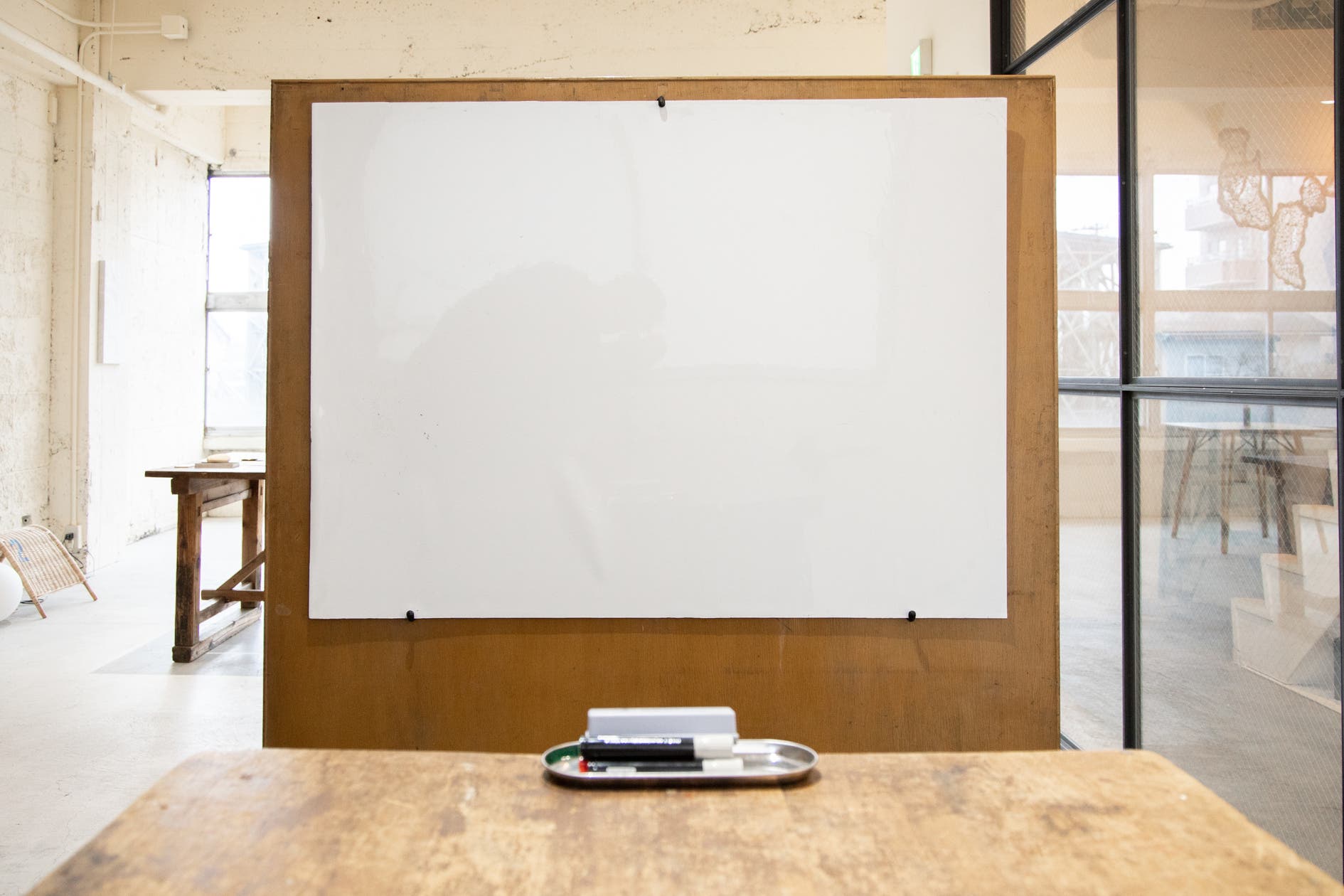 白を基調としたスタジオ〔自然光,天井高,ラフ白壁〕/スチール・動画・撮影会・セミナー・各種イベントの写真8