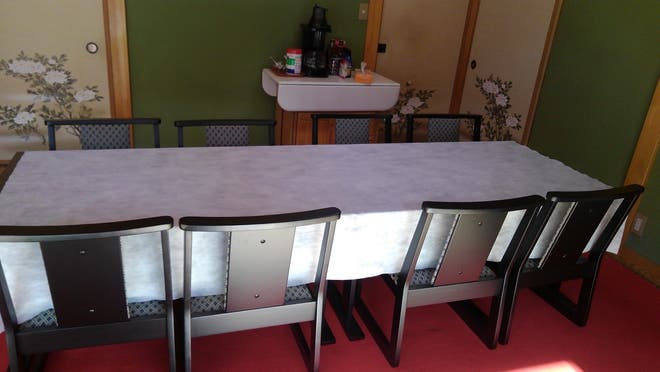 テーブル・16人分椅子常設でキッチン付き、会議等に多目的に使用出来ますの写真2