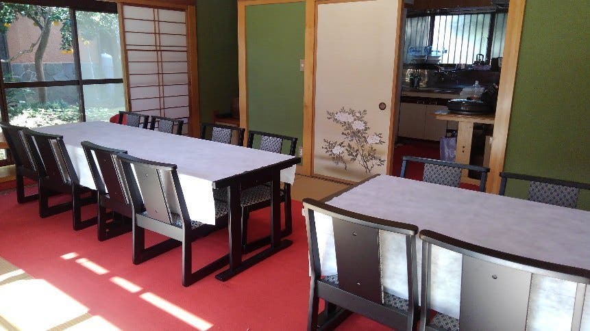 テーブル・16人分椅子常設でキッチン付き、会議等に多目的に使用出来ますの写真7