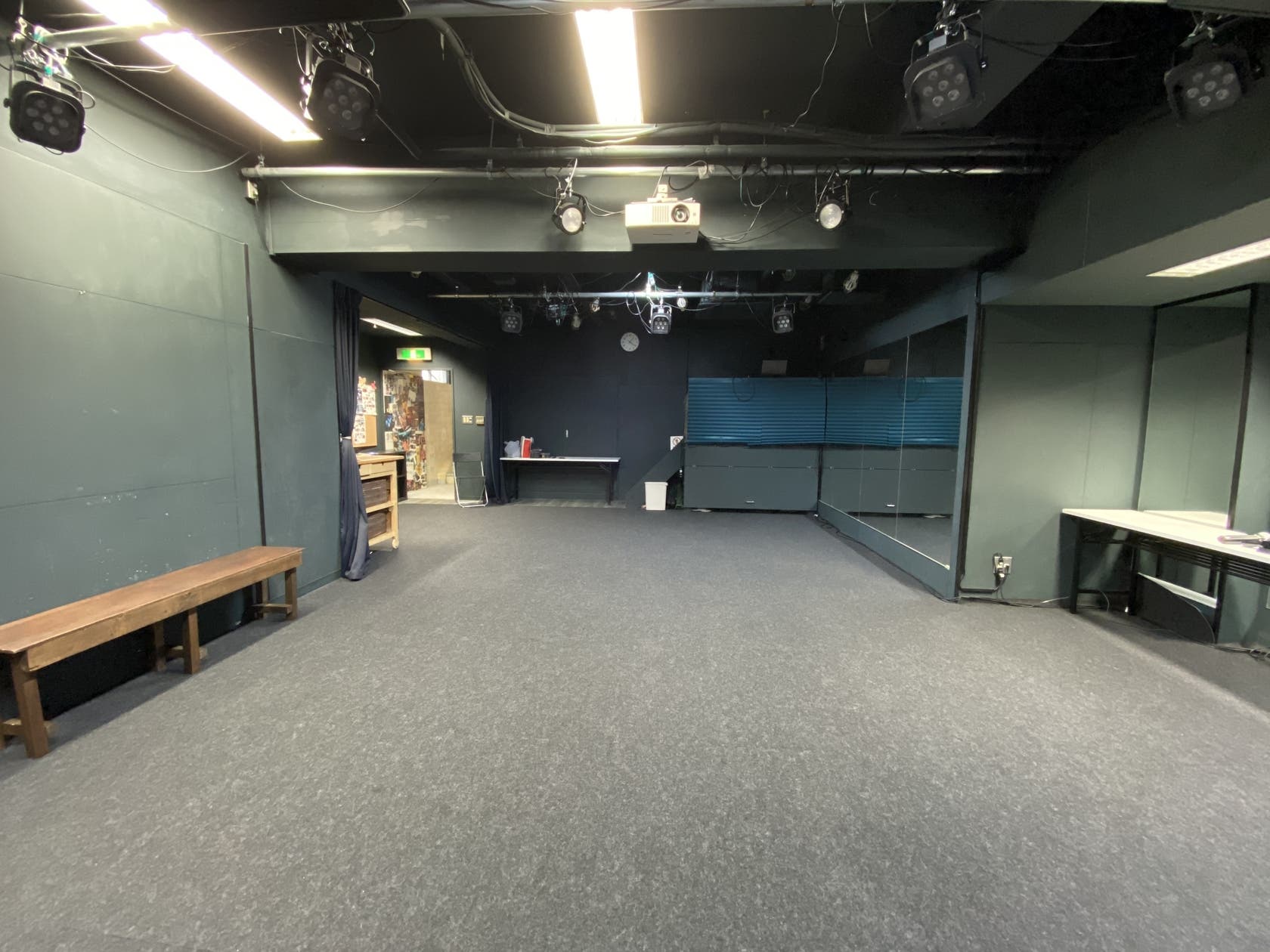 目黒駅からわずか6分！チワワだけど色々使えるマルチスタジオ！小規模なライブやセミナー、動画配信まで！の写真12