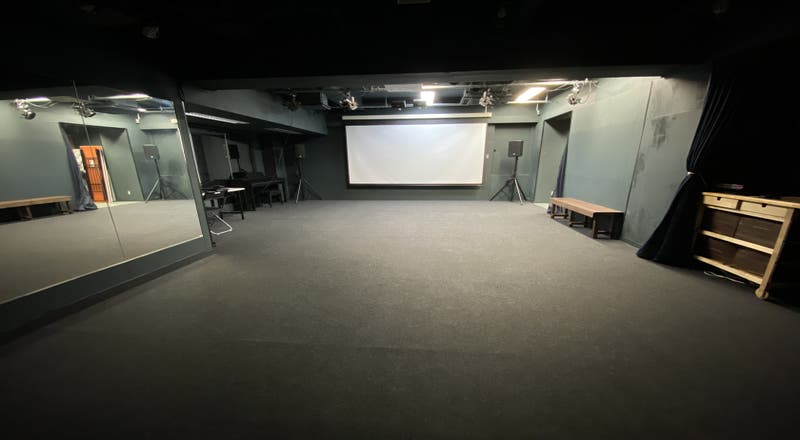 目黒駅からわずか6分！チワワだけど色々使えるマルチスタジオ！小規模なライブやセミナー、動画配信まで！
