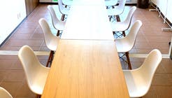 有線LANあり おもろまち駅徒歩5分 ZOOM会議、研修、撮影にも最適な個室 便利なコンビニもの写真4