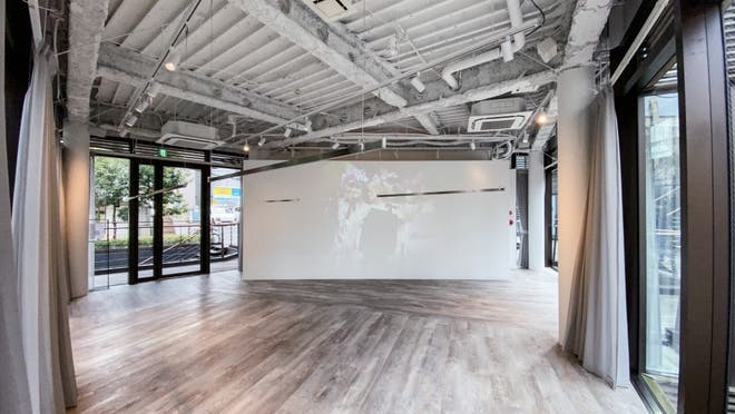 【表参道駅3分】自然光溢れるシンプルでハイセンスな空間で、ポップアップ、コスメ、ギャラリー、パーティー、展示会最適の写真2