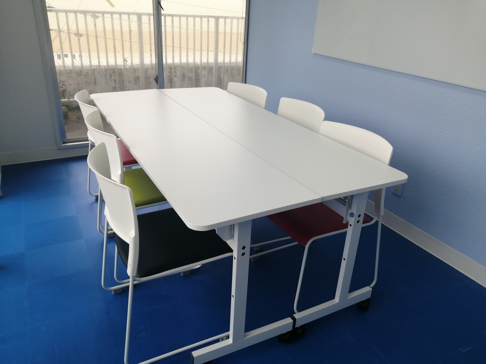 【旭橋駅徒歩3分】定員6+α名！プロジェクター含む備品・高速Wi-Fi無料！泉崎403会議室の写真6