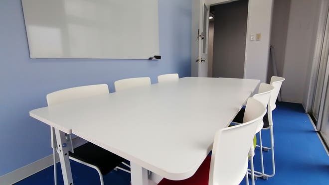 【旭橋駅徒歩3分】定員6+α名!プロジェクター含む備品・高速Wi-Fi無料!泉崎403会議室の写真7