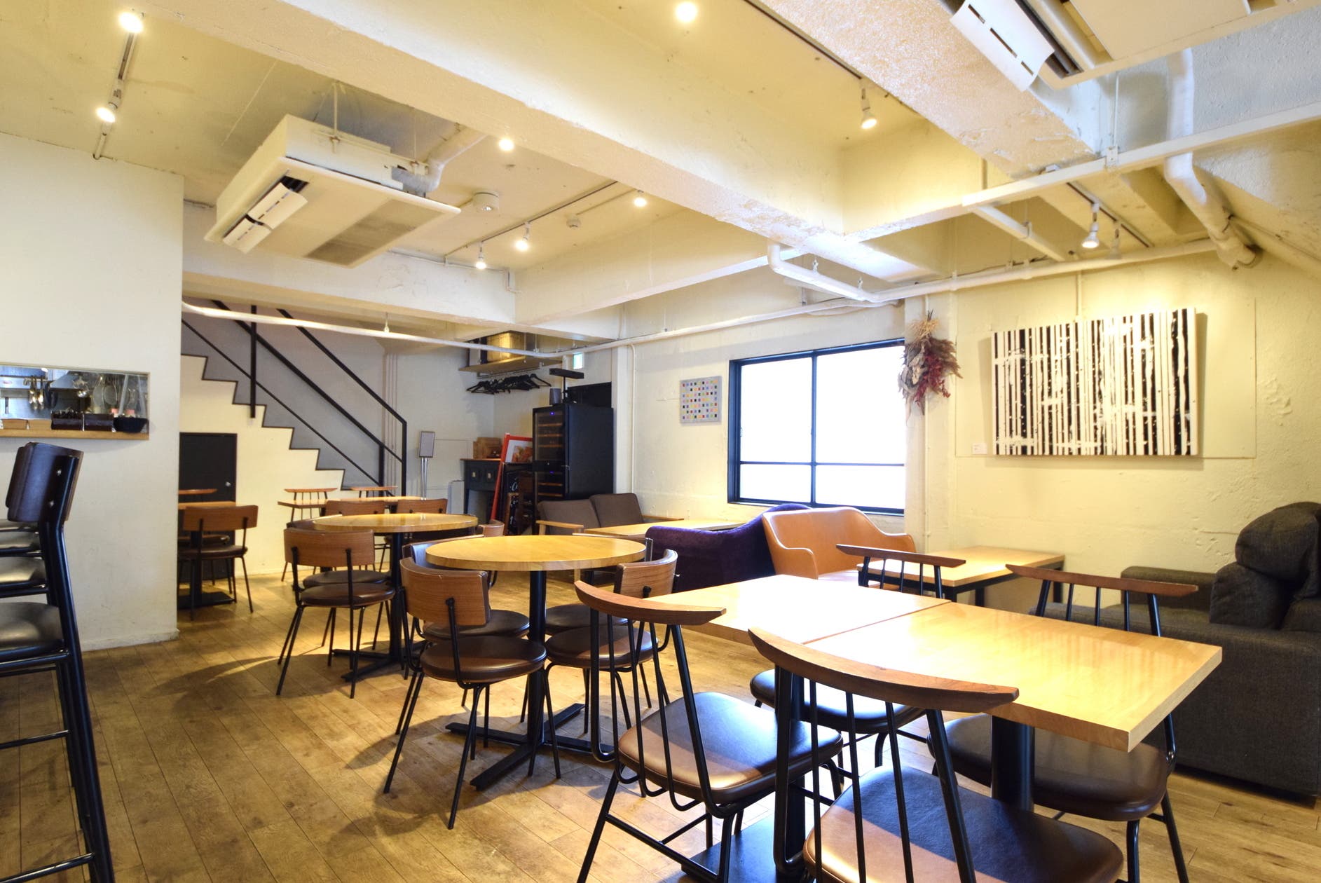 【渋谷・表参道・青山】 レンガ壁の外観が特徴的な路面実店舗カフェ。動画やスチール撮影など様々な用途に使えるレンタルスペース。の写真4