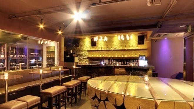 【西麻布】上質な内装がオトナのパーティー空間を演出するミュージックラウンジ/2Fの写真7