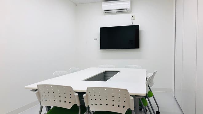 【コワーキングスペース永福〈会議室ROOM2〉】会議、イベント、商品撮影など多様な用途に使えるレンタルルームの写真1