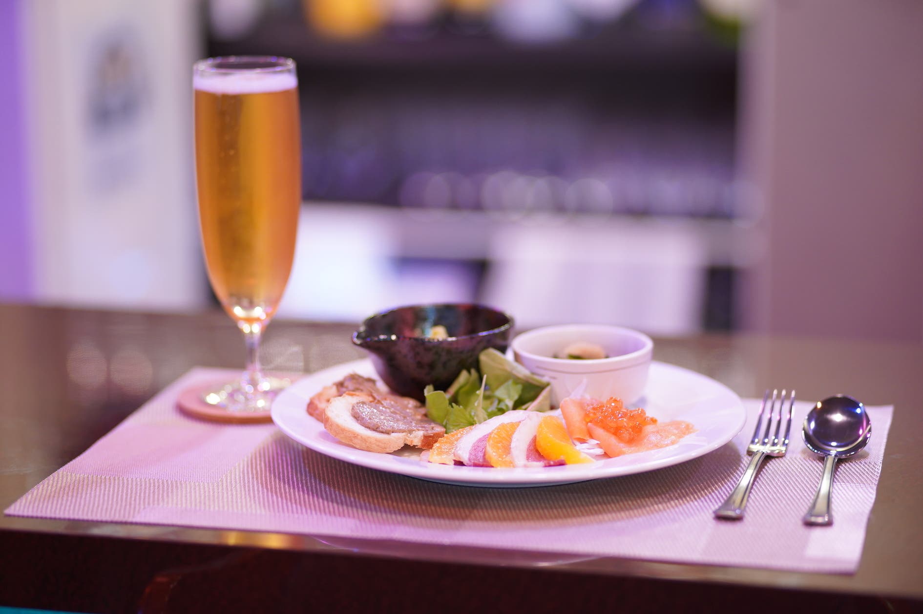 神戸初の卓球バー「Bigwave」です。当店では卓球台2台とラケット４0本をご用意しております！の写真7