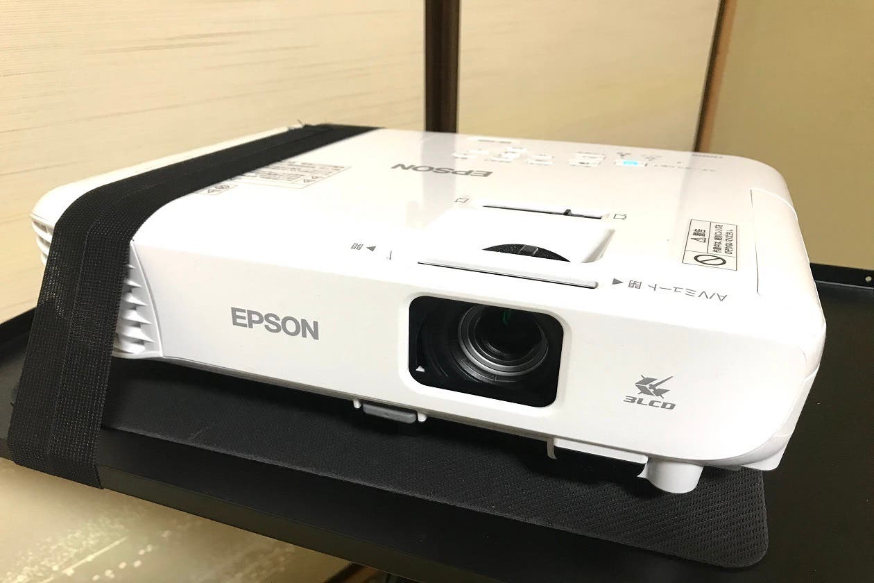プロジェクター（エプソンEB-S05 3200ルーメン HDMIコードあり)の画像1
