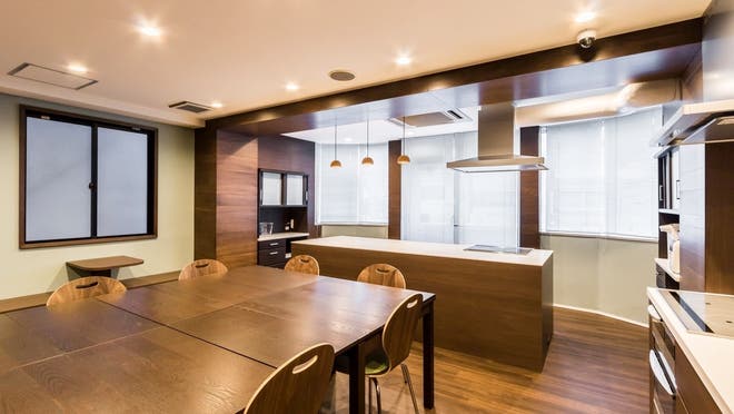 【Patia】曙橋駅から30秒の貸切キッチンスペース。木目調のオシャレな室内は調理設備が充実。パーティーや料理教室に最適です。の写真2