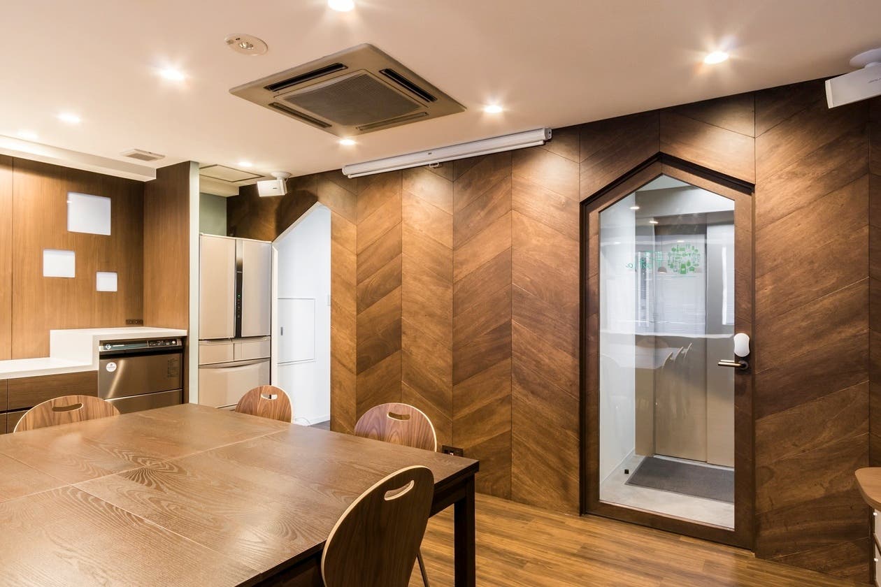 【Patia】曙橋駅から30秒の貸切キッチンスペース。木目調のオシャレな室内は調理設備が充実。パーティーや料理教室に最適です。の写真4