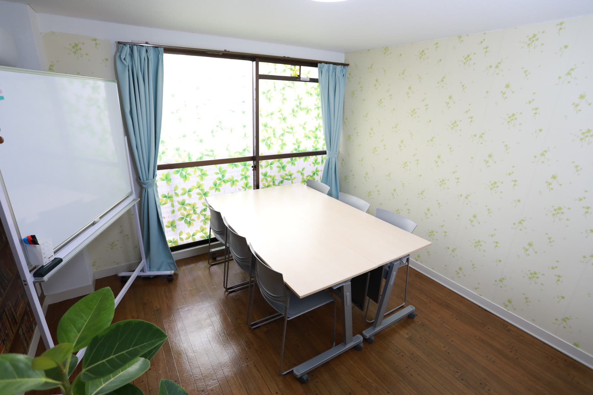 【京都駅前ステーション302】駅出口から徒歩４分のテレワーク応援スペース！会議に集まりにワークに勉強会に趣味作業にも最適の写真5