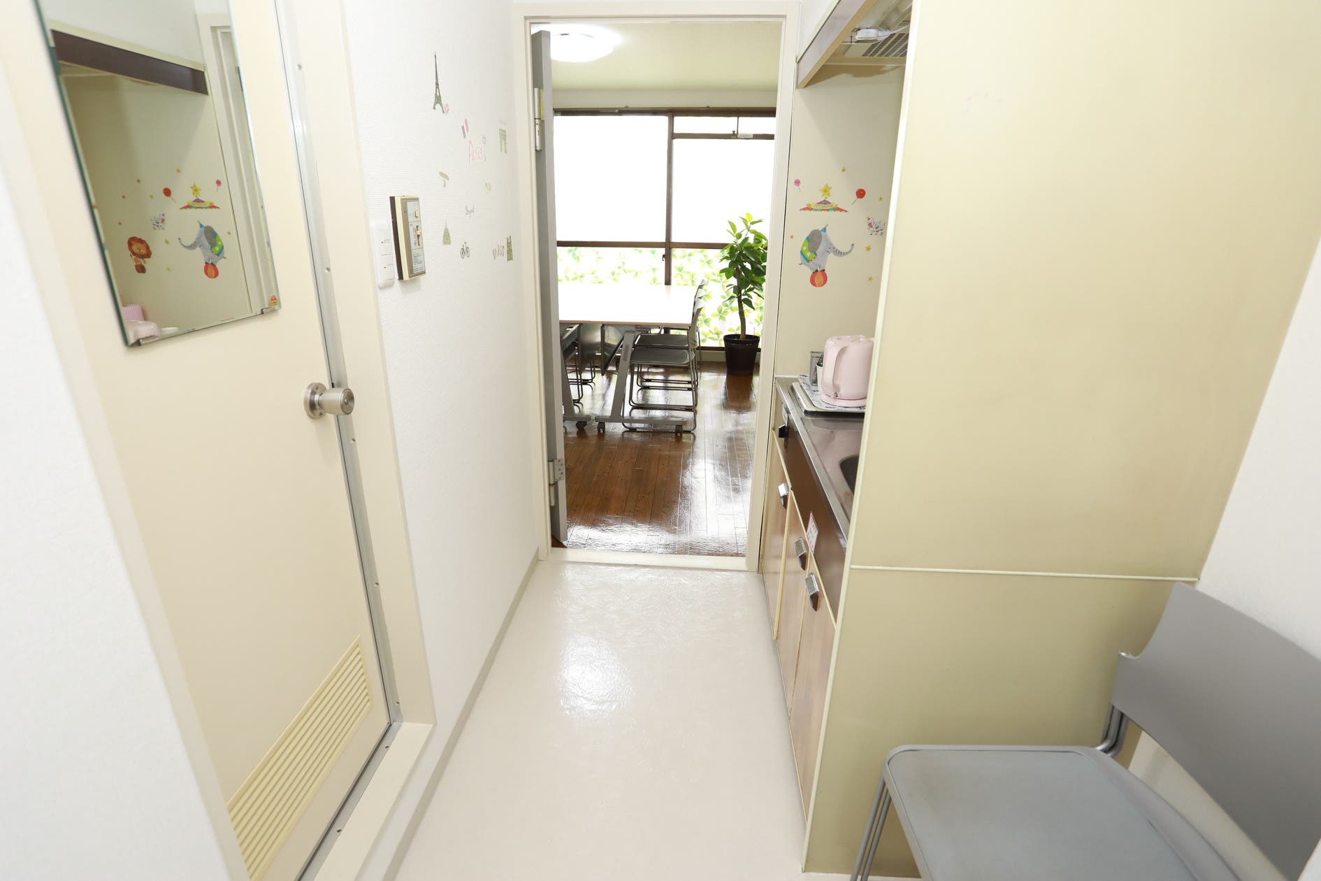 【京都駅前ステーション302】駅出口から徒歩４分のテレワーク応援スペース！会議に集まりにワークに勉強会に趣味作業にも最適の写真13