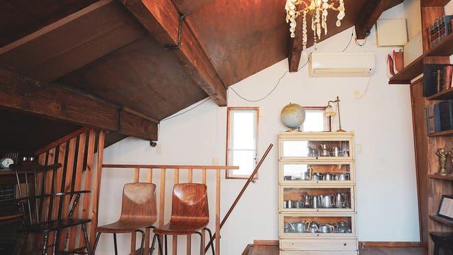 渋谷駅徒歩3分|ヨーロッパの書斎を再現|大量のアンティーク洋書・本棚・家具・雑貨が豊富に揃う撮影スタジオ|自然光◎|Astの写真10