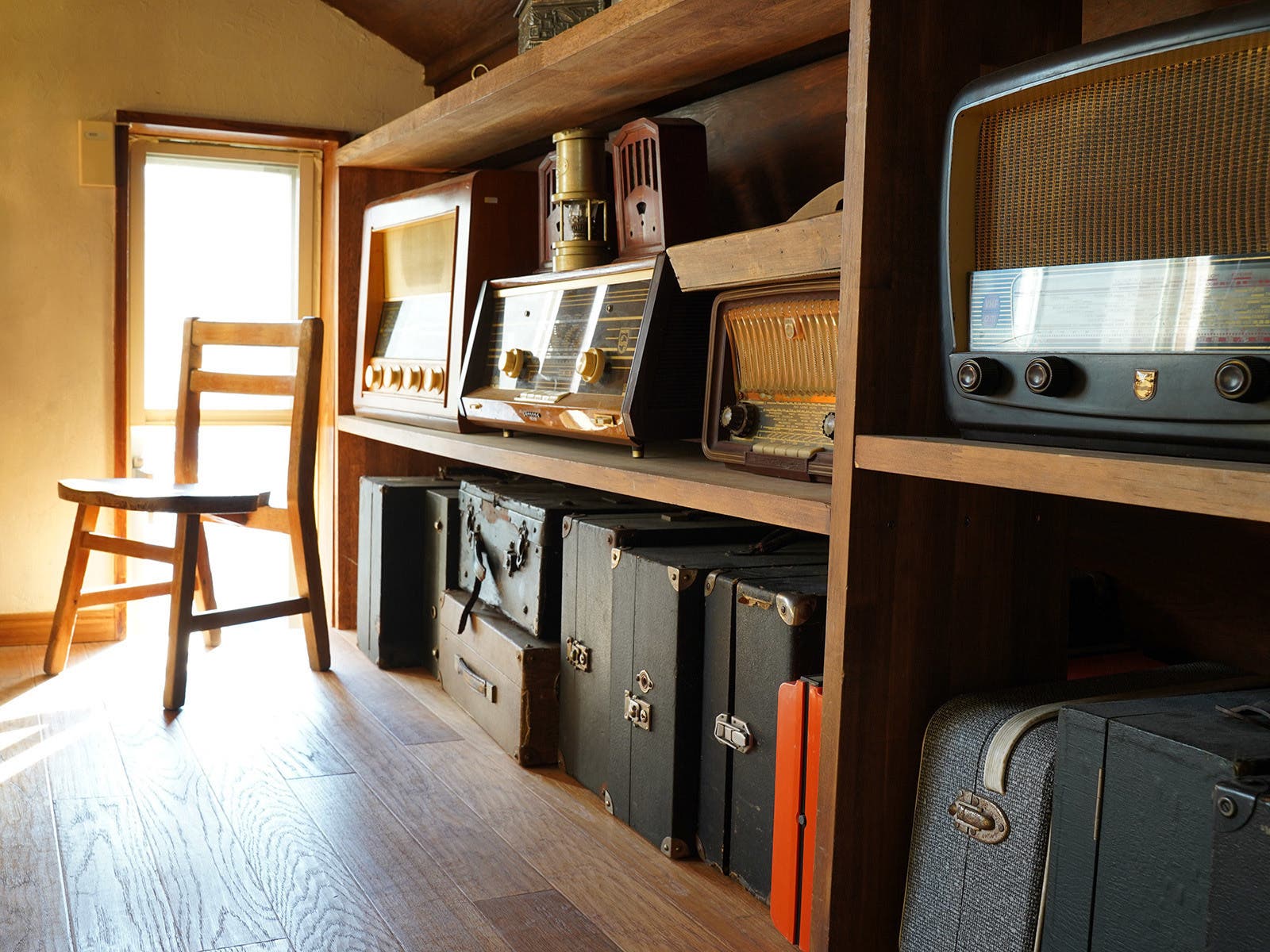 渋谷駅徒歩3分｜ヨーロッパの書斎を再現｜大量のアンティーク洋書・本棚・家具・雑貨が豊富に揃う撮影スタジオ｜自然光◎｜Astの写真11