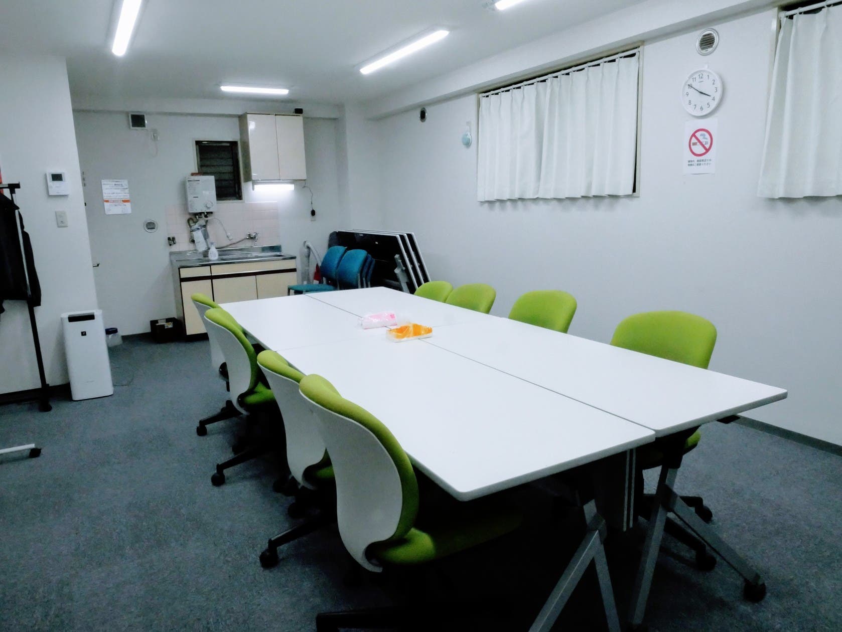 【乃木坂駅徒歩10分！14名着席可！】NURO光/55インチモニター/プロジェクター全て無料☆ くすみん多目的スペース 西麻布の写真5